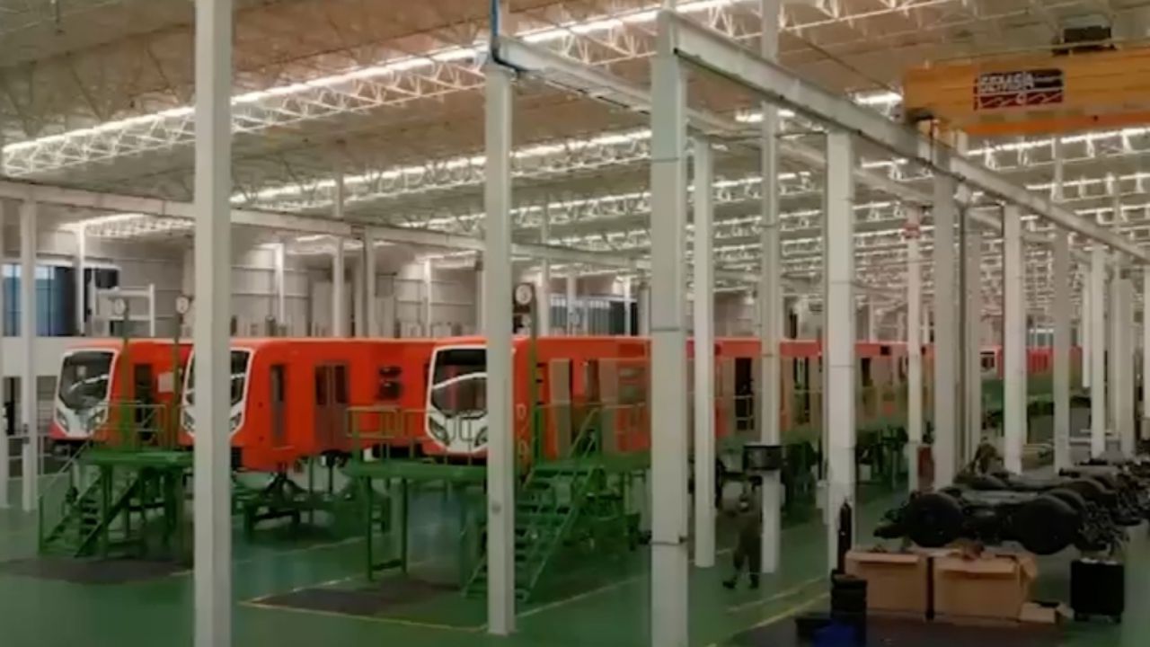 Claudia Sheinbaum muestra cómo ensamblan trenes nuevos de la Línea 1 ...